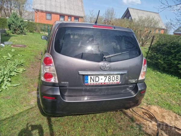Pelēks Toyota Corolla Verso 2008 Ogre, ar dzinēja tilpumu 2.20 L un nobraukumu 396 tūkst. km par 900 €, foto 3 vietnē AUTOMOTO.COM.LV