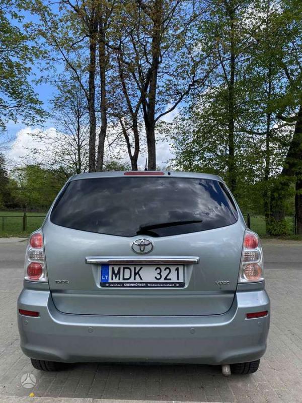 Grey Toyota Corolla Verso 2008 in Vilnius, with an engine capacity of 1.80 L and mileage of 182 thousand km for 3750 €, photo 4 on AUTOMOTO.COM.LV