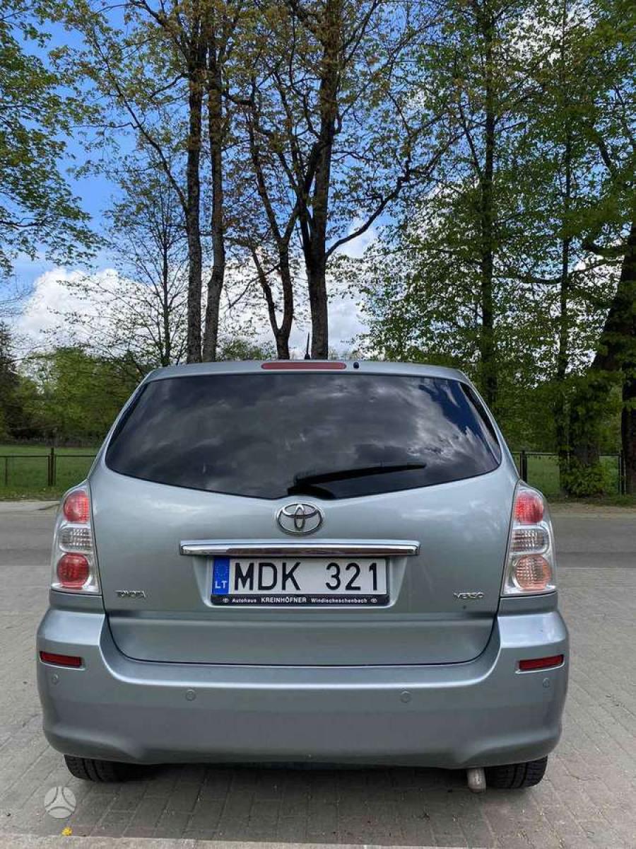 Pelēks Toyota Corolla Verso 2008 Viļņa, ar dzinēja tilpumu 1.80 L un nobraukumu 182 tūkst. km par 3750 €, foto 4 vietnē AUTOMOTO.COM.LV
