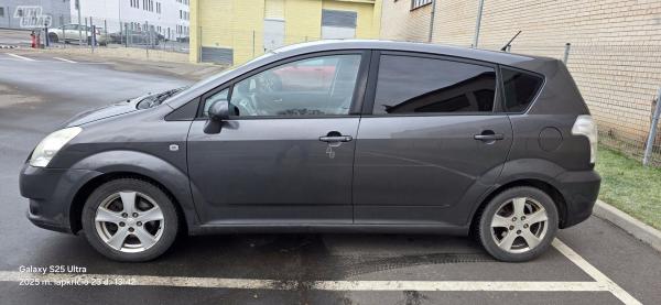 Grey Toyota Corolla Verso 2008 in Panevezys, with an engine capacity of 2.20 L and mileage of 320 thousand km for 3800 €, photo 4 on AUTOMOTO.COM.LV