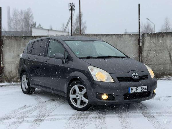 Grey Toyota Corolla Verso 2009 in Vilnius, with an engine capacity of 2.23 L and mileage of 291 thousand km for 2650 €, photo 3 on AUTOMOTO.COM.LV