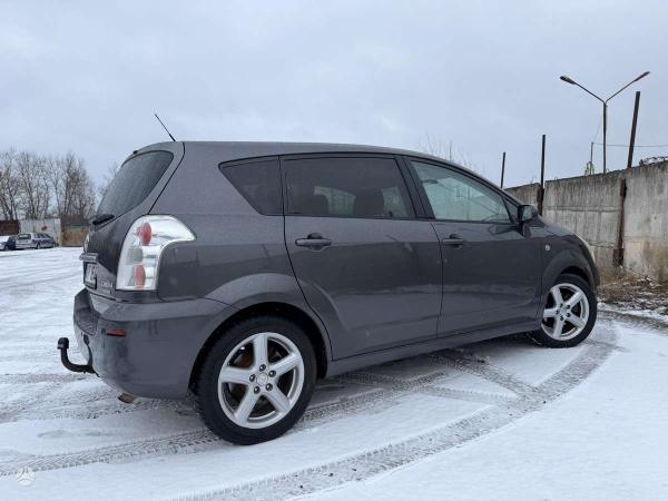 Grey Toyota Corolla Verso 2009 in Vilnius, with an engine capacity of 2.23 L and mileage of 291 thousand km for 2650 €, photo 5 on AUTOMOTO.COM.LV