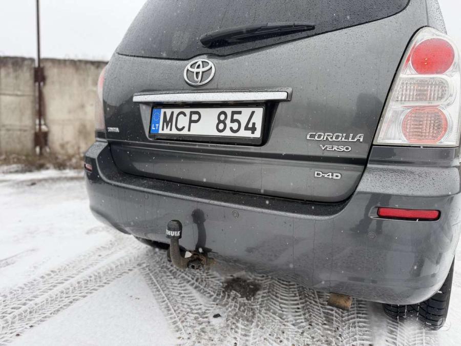 Grey Toyota Corolla Verso 2009 in Vilnius, with an engine capacity of 2.23 L and mileage of 291 thousand km for 2650 €, photo 23 on AUTOMOTO.COM.LV