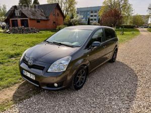 Pelēks Toyota Corolla Verso 2009 Cēsis, ar dzinēja tilpumu 2.20 L un nobraukumu 291 tūkst. km par 2800 €, foto  vietnē AUTOMOTO.COM.LV