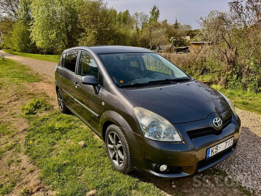 Серый Тойота Королла Версо 2009 в Цесис, объемом двигателя 2.20 л и пробегом 291 тыс. км за 2800 €, фото 6 на AUTOMOTO.COM.LV