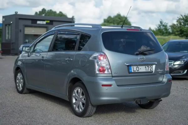 Grey Toyota Corolla Verso 2009 in Liepaja, with an engine capacity of 2.20 L and mileage of 192 thousand km for 3850 €, photo 2 on AUTOMOTO.COM.LV