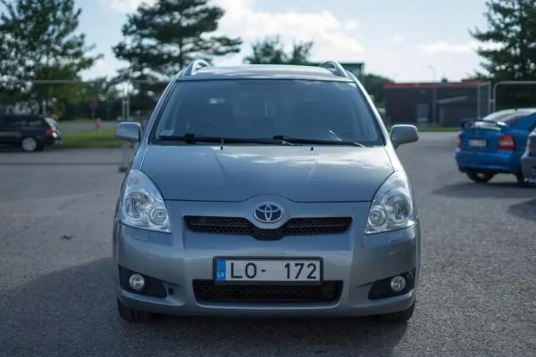 Grey Toyota Corolla Verso 2009 in Liepaja, with an engine capacity of 2.20 L and mileage of 192 thousand km for 3850 €, photo 6 on AUTOMOTO.COM.LV