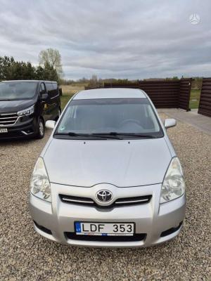 Pelēks Toyota Corolla Verso 2009 Mažeikiai, ar dzinēja tilpumu 2.20 L un nobraukumu 300 tūkst. km par 4100 €, foto 8 vietnē AUTOMOTO.COM.LV