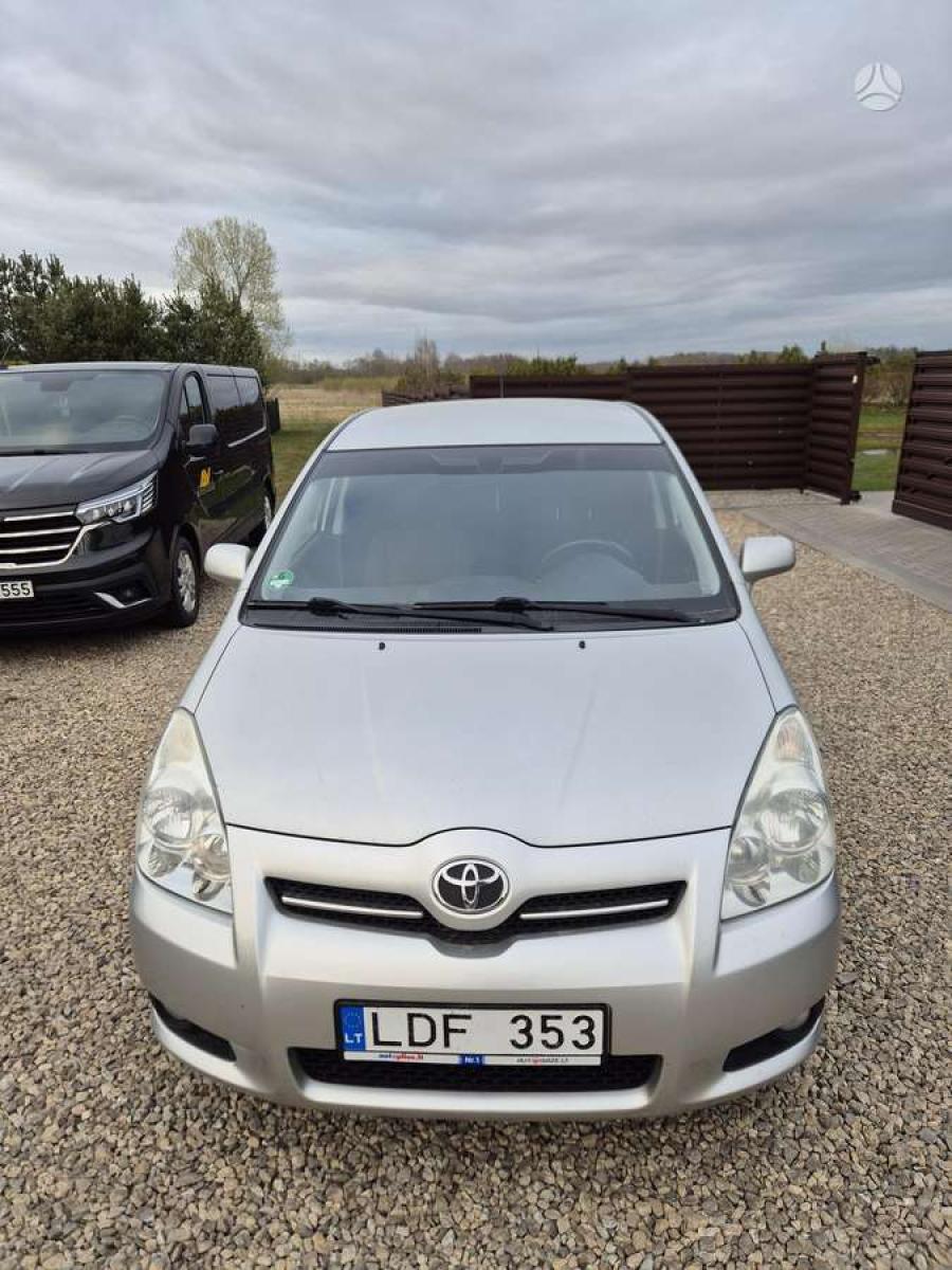 Pelēks Toyota Corolla Verso 2009 Mažeikiai, ar dzinēja tilpumu 2.20 L un nobraukumu 300 tūkst. km par 4100 €, foto 8 vietnē AUTOMOTO.COM.LV