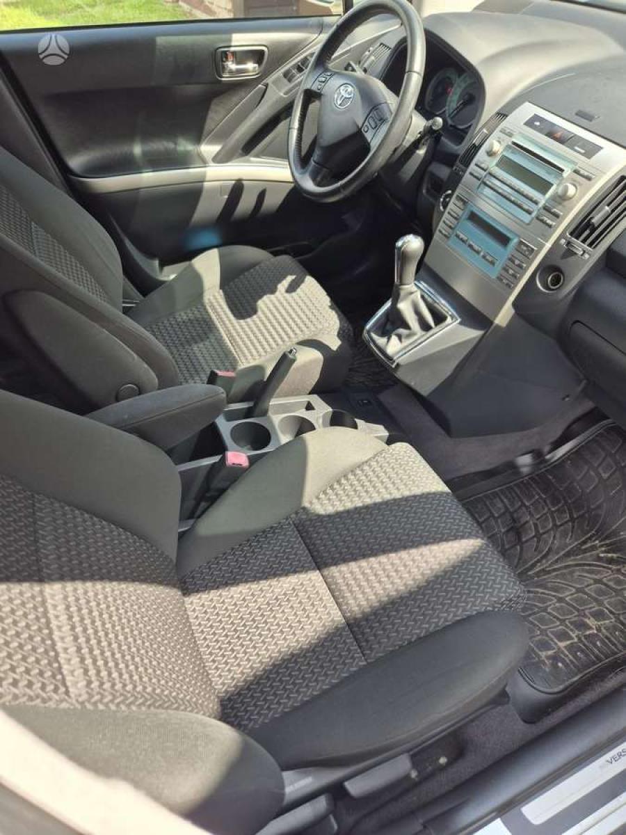 Pelēks Toyota Corolla Verso 2009 Mažeikiai, ar dzinēja tilpumu 2.20 L un nobraukumu 300 tūkst. km par 4100 €, foto 11 vietnē AUTOMOTO.COM.LV