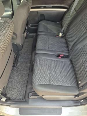Pelēks Toyota Corolla Verso 2009 Mažeikiai, ar dzinēja tilpumu 2.20 L un nobraukumu 300 tūkst. km par 4100 €, foto 12 vietnē AUTOMOTO.COM.LV