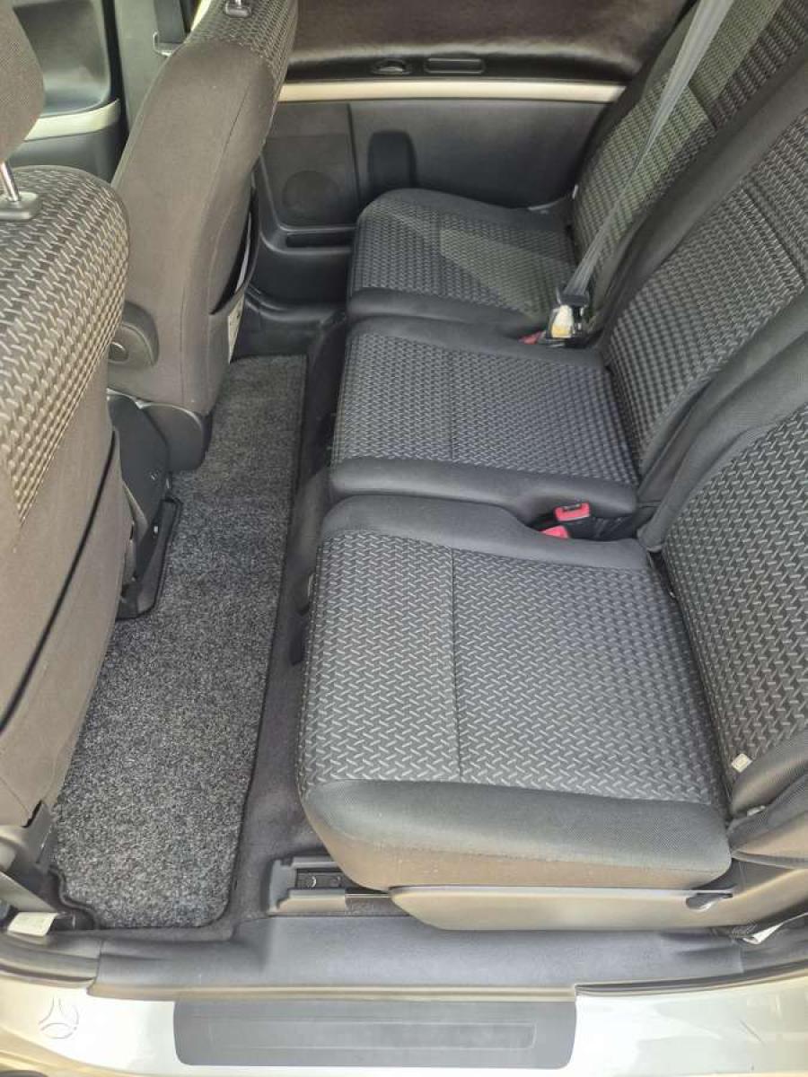 Pelēks Toyota Corolla Verso 2009 Mažeikiai, ar dzinēja tilpumu 2.20 L un nobraukumu 300 tūkst. km par 4100 €, foto 12 vietnē AUTOMOTO.COM.LV
