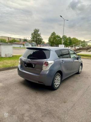 Grey Toyota Corolla Verso 2010 in Panevezys, with an engine capacity of 2.00 L and mileage of 268 thousand km for 5150 €, photo 6 on AUTOMOTO.COM.LV