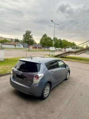 Grey Toyota Corolla Verso 2010 in Panevezys, with an engine capacity of 2.00 L and mileage of 268 thousand km for 5150 €, photo 8 on AUTOMOTO.COM.LV