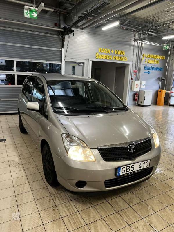 Pelēks Toyota Corolla Verso 2002 Viļņa, ar dzinēja tilpumu 2.00 L un nobraukumu 328 tūkst. km par 950 €, foto 5 vietnē AUTOMOTO.COM.LV