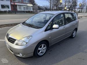 Серый Тойота Королла Версо 2002 в Паневежис, объемом двигателя 2.00 л и пробегом 366 тыс. км за 750 €, фото  на AUTOMOTO.COM.LV