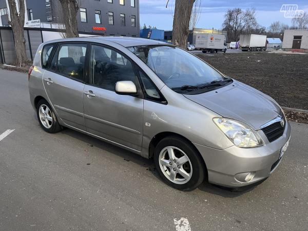 Pelēks Toyota Corolla Verso 2002 Panevēža, ar dzinēja tilpumu 2.00 L un nobraukumu 366 tūkst. km par 750 €, foto 2 vietnē AUTOMOTO.COM.LV