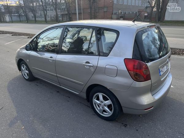 Pelēks Toyota Corolla Verso 2002 Panevēža, ar dzinēja tilpumu 2.00 L un nobraukumu 366 tūkst. km par 750 €, foto 3 vietnē AUTOMOTO.COM.LV