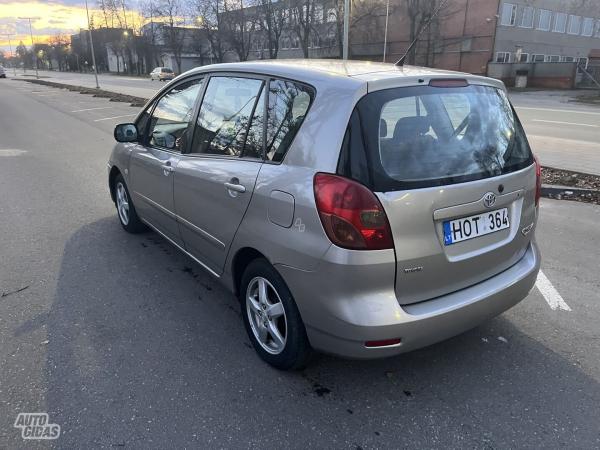 Pelēks Toyota Corolla Verso 2002 Panevēža, ar dzinēja tilpumu 2.00 L un nobraukumu 366 tūkst. km par 750 €, foto 5 vietnē AUTOMOTO.COM.LV