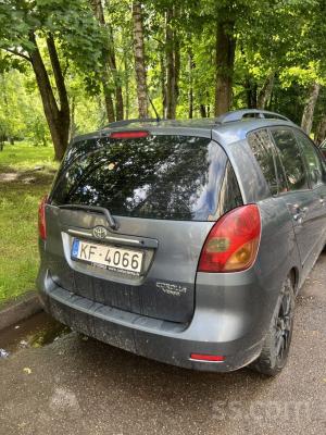 Pelēks Toyota Corolla Verso 2002 Rīga, ar dzinēja tilpumu 2.00 L un nobraukumu 386 tūkst. km par 900 €, foto 5 vietnē AUTOMOTO.COM.LV