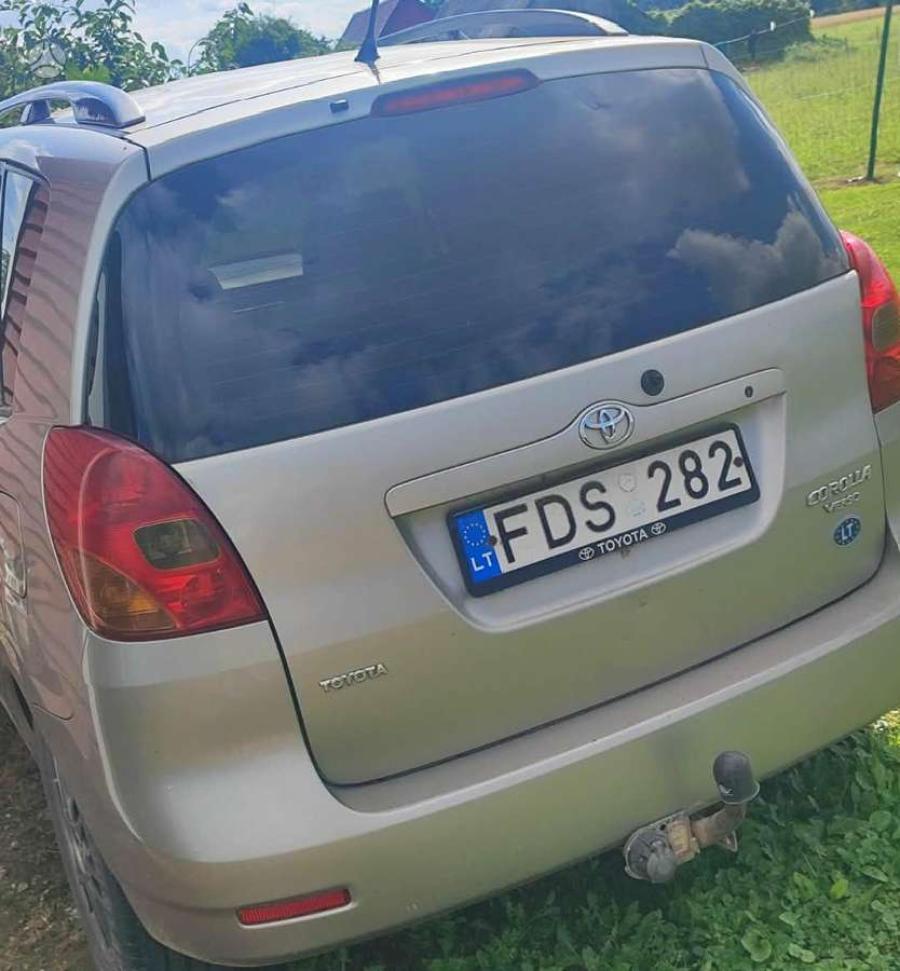Grey Toyota Corolla Verso 2002 in Raseiniai, with an engine capacity of 2.00 L and mileage of 454 thousand km for 1100 €, photo 4 on AUTOMOTO.COM.LV