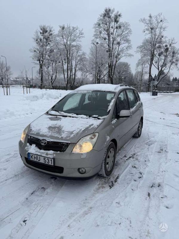 Grey Toyota Corolla Verso 2003 in Kaunas, with an engine capacity of 1.79 L and mileage of 245 thousand km for 799 €, photo 2 on AUTOMOTO.COM.LV
