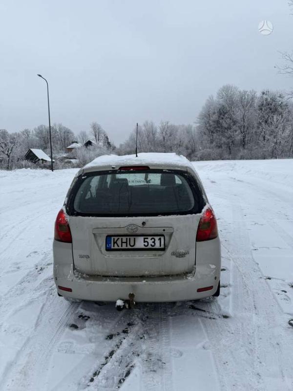 Grey Toyota Corolla Verso 2003 in Kaunas, with an engine capacity of 1.79 L and mileage of 245 thousand km for 799 €, photo 3 on AUTOMOTO.COM.LV