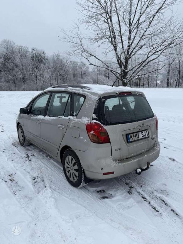 Grey Toyota Corolla Verso 2003 in Kaunas, with an engine capacity of 1.79 L and mileage of 245 thousand km for 799 €, photo 6 on AUTOMOTO.COM.LV