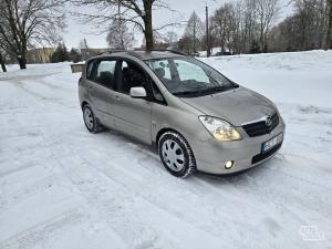 Pelēks Toyota Corolla Verso 2003 Radviliškis, ar dzinēja tilpumu 2.00 L un nobraukumu 312 tūkst. km par 1290 €, foto 2 vietnē AUTOMOTO.COM.LV