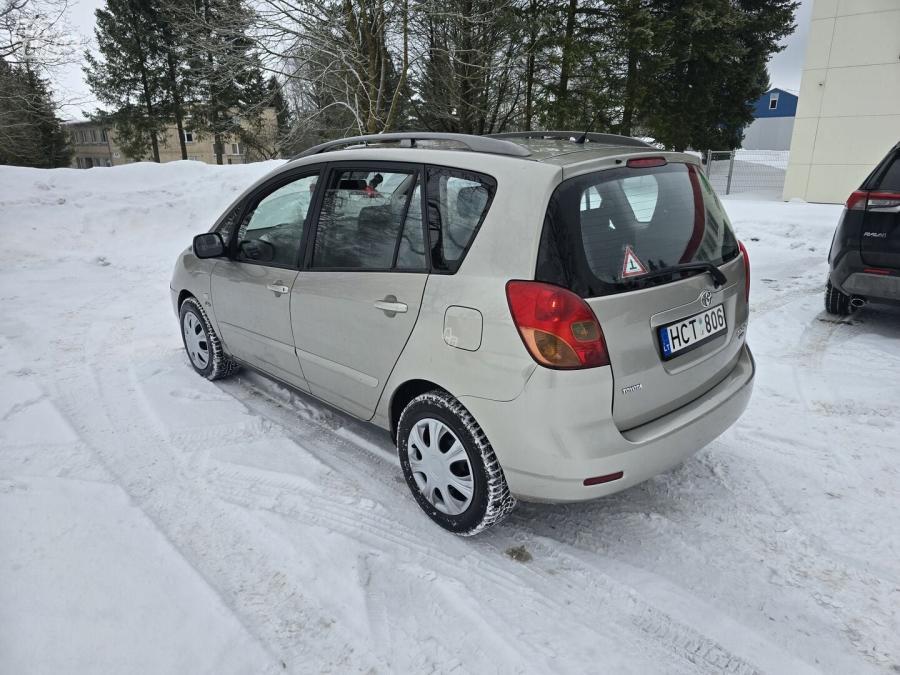 Pelēks Toyota Corolla Verso 2003 Radviliškis, ar dzinēja tilpumu 2.00 L un nobraukumu 312 tūkst. km par 1290 €, foto 3 vietnē AUTOMOTO.COM.LV