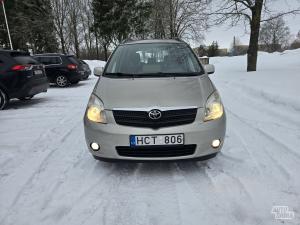 Pelēks Toyota Corolla Verso 2003 Radviliškis, ar dzinēja tilpumu 2.00 L un nobraukumu 312 tūkst. km par 1290 €, foto 9 vietnē AUTOMOTO.COM.LV