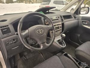Pelēks Toyota Corolla Verso 2003 Radviliškis, ar dzinēja tilpumu 2.00 L un nobraukumu 312 tūkst. km par 1290 €, foto 17 vietnē AUTOMOTO.COM.LV