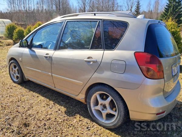 Pelēks Toyota Corolla Verso 2003 Ogre, ar dzinēja tilpumu 2.00 L un nobraukumu 330 tūkst. km par 650 €, foto 5 vietnē AUTOMOTO.COM.LV
