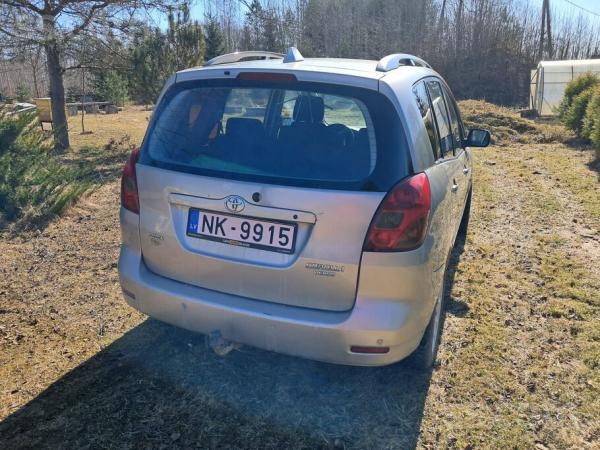 Pelēks Toyota Corolla Verso 2003 Ogre, ar dzinēja tilpumu 2.00 L un nobraukumu 330 tūkst. km par 650 €, foto 6 vietnē AUTOMOTO.COM.LV