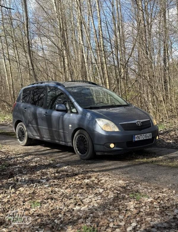 Pelēks Toyota Corolla Verso 2003 Vievis, ar dzinēja tilpumu 2.00 L un nobraukumu 340 tūkst. km par 450 €, foto 3 vietnē AUTOMOTO.COM.LV