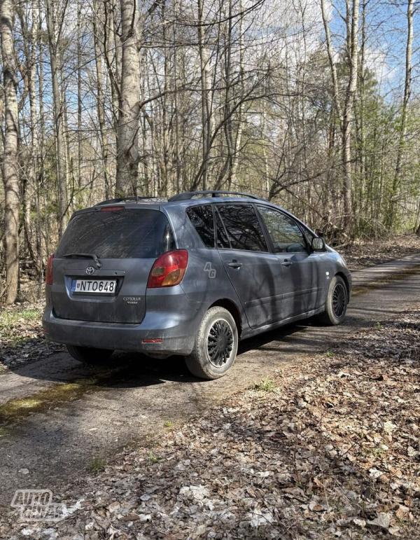 Pelēks Toyota Corolla Verso 2003 Vievis, ar dzinēja tilpumu 2.00 L un nobraukumu 340 tūkst. km par 450 €, foto 5 vietnē AUTOMOTO.COM.LV