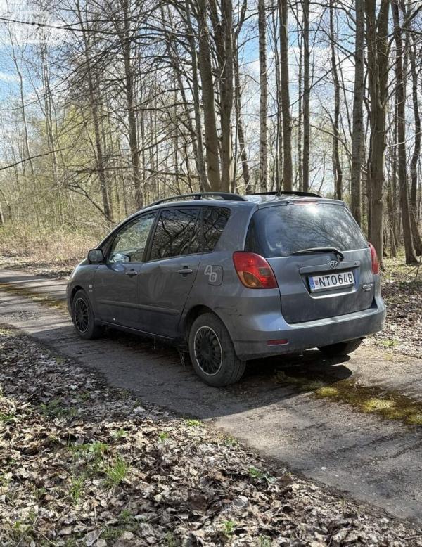Pelēks Toyota Corolla Verso 2003 Vievis, ar dzinēja tilpumu 2.00 L un nobraukumu 340 tūkst. km par 450 €, foto 7 vietnē AUTOMOTO.COM.LV