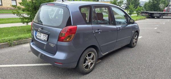 Pelēks Toyota Corolla Verso 2003 Viļņa, ar dzinēja tilpumu 2.00 L un nobraukumu 366 tūkst. km par 740 €, foto 3 vietnē AUTOMOTO.COM.LV