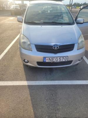 Pelēks Toyota Corolla Verso 2003 Panevēža, ar dzinēja tilpumu 2.00 L un nobraukumu 36 tūkst. km par 1000 €, foto  vietnē AUTOMOTO.COM.LV