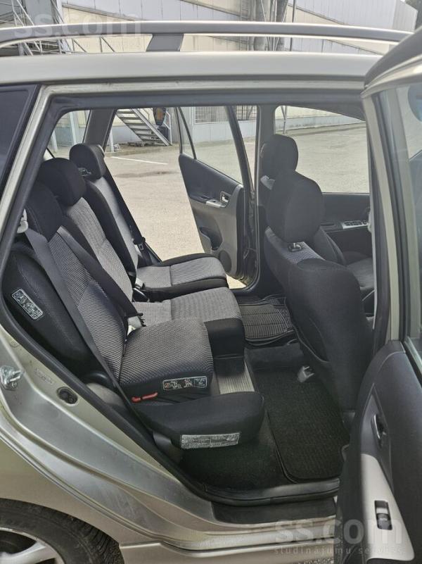 Pelēks Toyota Corolla Verso 2003 Rīga, ar dzinēja tilpumu 2.00 L un nobraukumu 241 tūkst. km par 2500 €, foto 7 vietnē AUTOMOTO.COM.LV