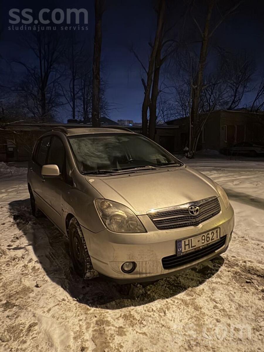 Grey Toyota Corolla Verso 2004 in Riga, with an engine capacity of 2.00 L and mileage of 463 thousand km for 590 €, photo 1 on AUTOMOTO.COM.LV
