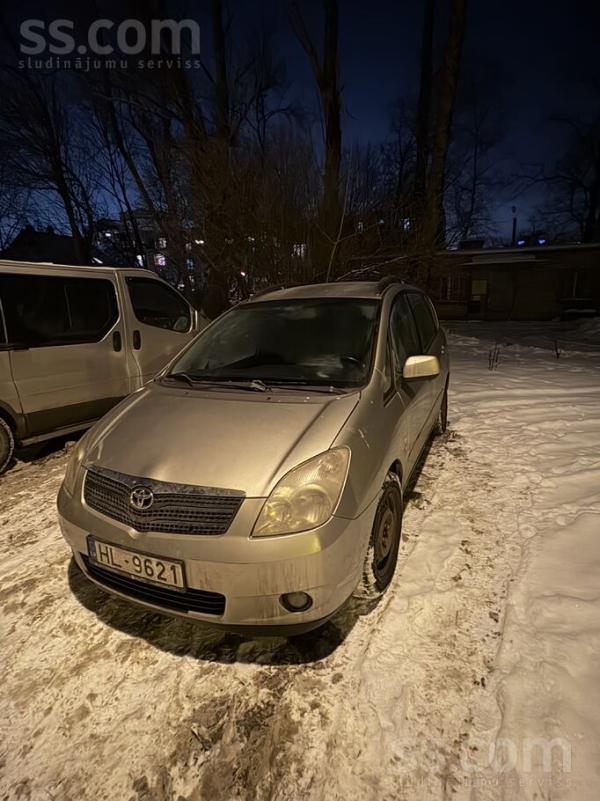 Grey Toyota Corolla Verso 2004 in Riga, with an engine capacity of 2.00 L and mileage of 463 thousand km for 590 €, photo 2 on AUTOMOTO.COM.LV