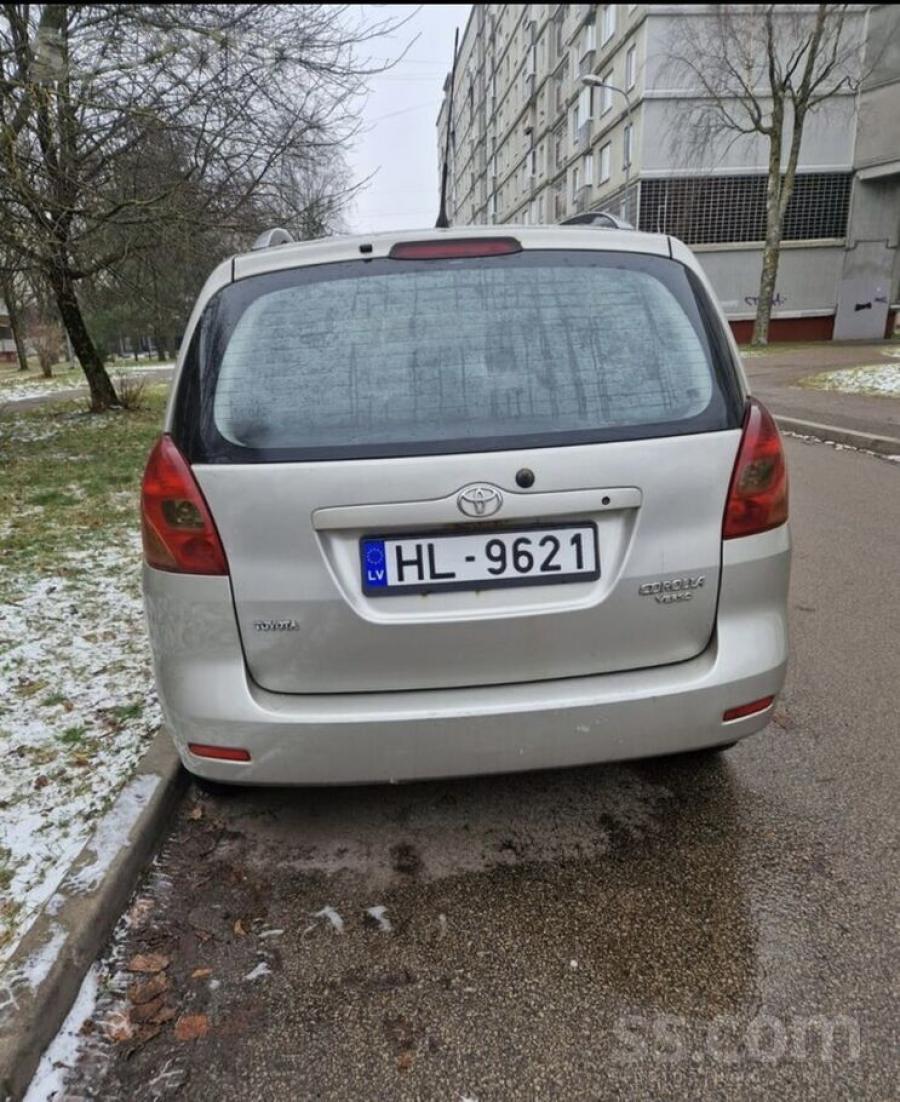 Grey Toyota Corolla Verso 2004 in Riga, with an engine capacity of 2.00 L and mileage of 463 thousand km for 590 €, photo 4 on AUTOMOTO.COM.LV