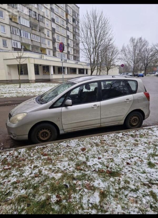 Grey Toyota Corolla Verso 2004 in Riga, with an engine capacity of 2.00 L and mileage of 463 thousand km for 590 €, photo 5 on AUTOMOTO.COM.LV