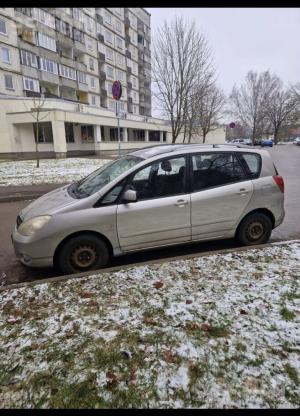 Grey Toyota Corolla Verso 2004 in Riga, with an engine capacity of 2.00 L and mileage of 463 thousand km for 590 €, photo 5 on AUTOMOTO.COM.LV