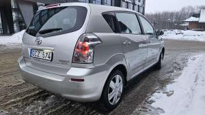 Pelēks Toyota Corolla Verso 2004 Kauņa, ar dzinēja tilpumu 1.79 L un nobraukumu 223 tūkst. km par 2700 €, foto  vietnē AUTOMOTO.COM.LV