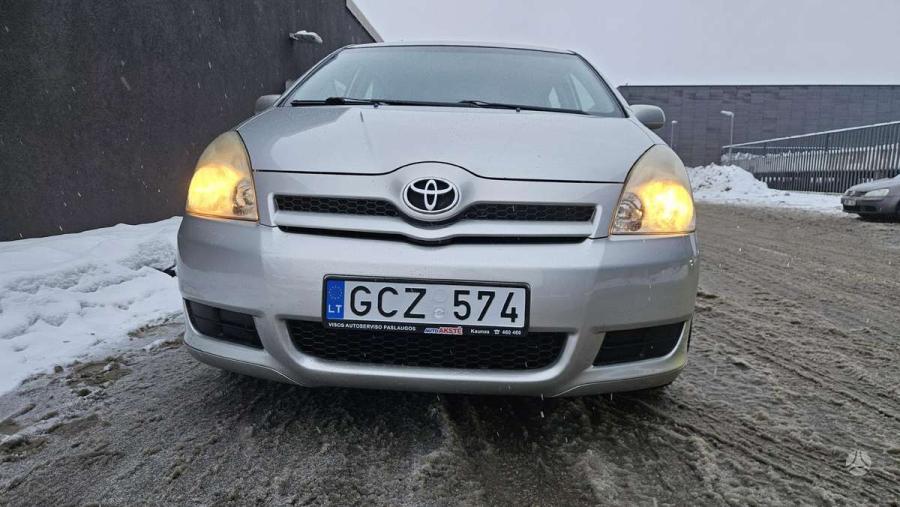 Pelēks Toyota Corolla Verso 2004 Kauņa, ar dzinēja tilpumu 1.79 L un nobraukumu 223 tūkst. km par 2700 €, foto 3 vietnē AUTOMOTO.COM.LV