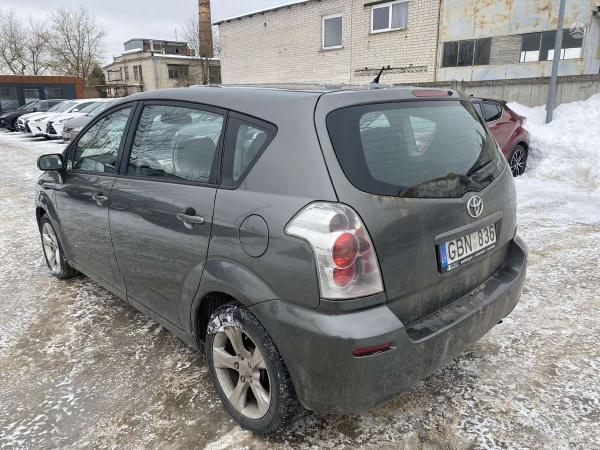 Grey Toyota Corolla Verso 2004 in Vilnius, with an engine capacity of 2.00 L and mileage of 300 thousand km for 1500 €, photo 3 on AUTOMOTO.COM.LV