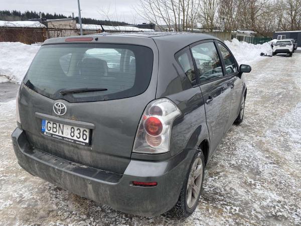 Grey Toyota Corolla Verso 2004 in Vilnius, with an engine capacity of 2.00 L and mileage of 300 thousand km for 1500 €, photo 4 on AUTOMOTO.COM.LV