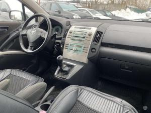 Pelēks Toyota Corolla Verso 2004 Viļņa, ar dzinēja tilpumu 2.00 L un nobraukumu 300 tūkst. km par 1500 €, foto 6 vietnē AUTOMOTO.COM.LV